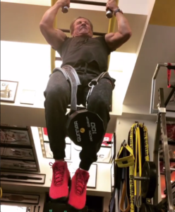 Mit 71 stärker als 90% aller 20-Jährigen: Sylvester Stallone macht ...